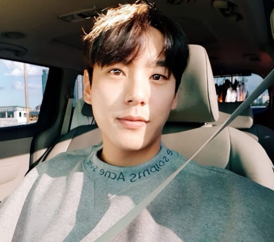 공개 연애 1년만에 결혼 떡밥 던진 187cm 훈남 배우